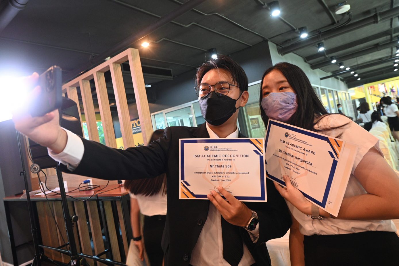 วิทยาลัยนานาชาติเพื่อการจัดการ ( ISM UTCC ) จัดพิธีมอบเกียรติบัตรให้กับ ...