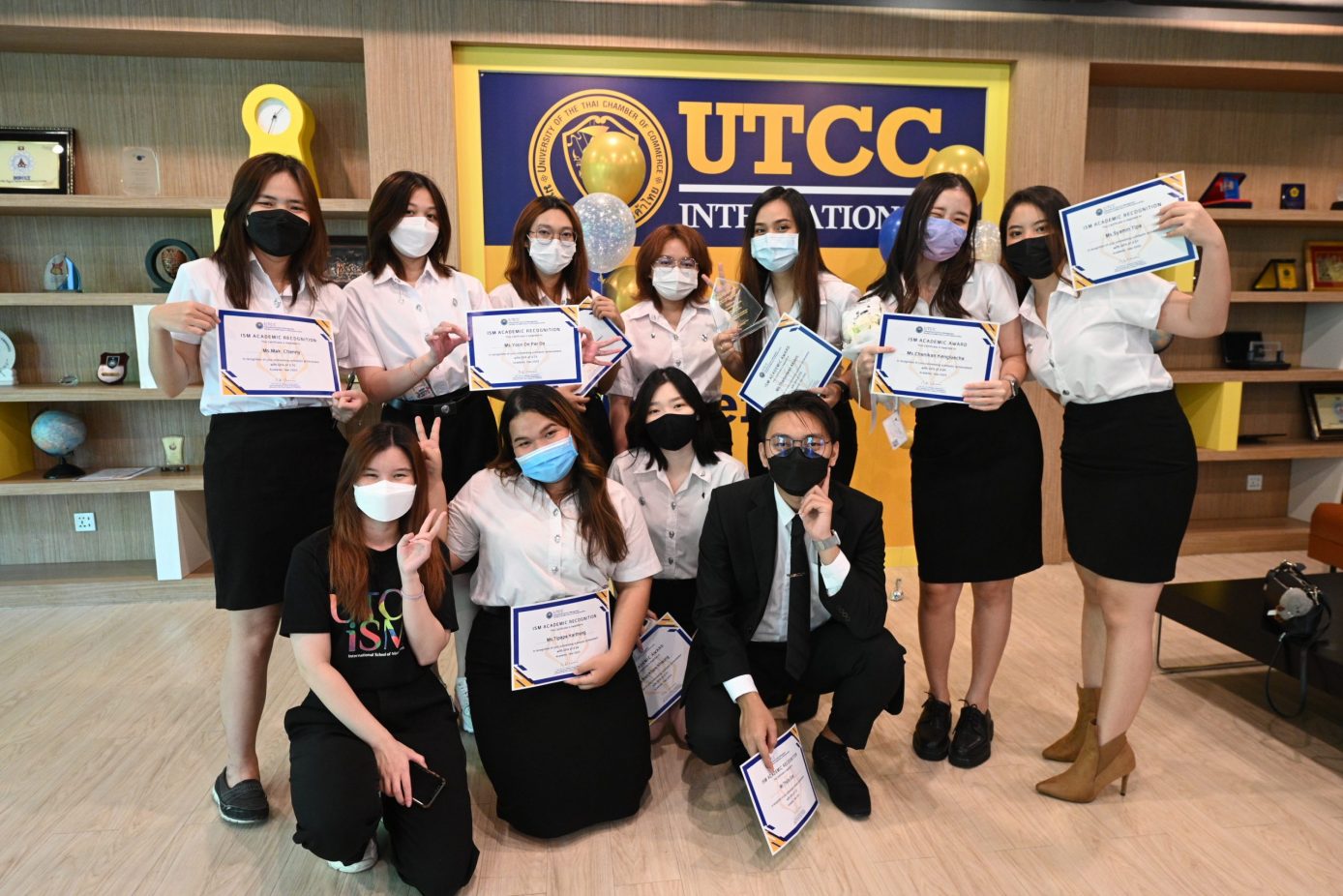 วิทยาลัยนานาชาติเพื่อการจัดการ ( ISM UTCC ) จัดพิธีมอบเกียรติบัตรให้กับ ...