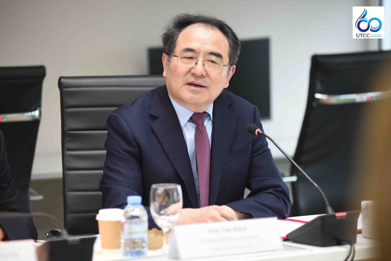 ดร.พีรพงษ์ ฟูศิริ รองอธิการบดีฝ่ายวิเทศสัมพันธ์ ให้การต้อนรับ Prof ...