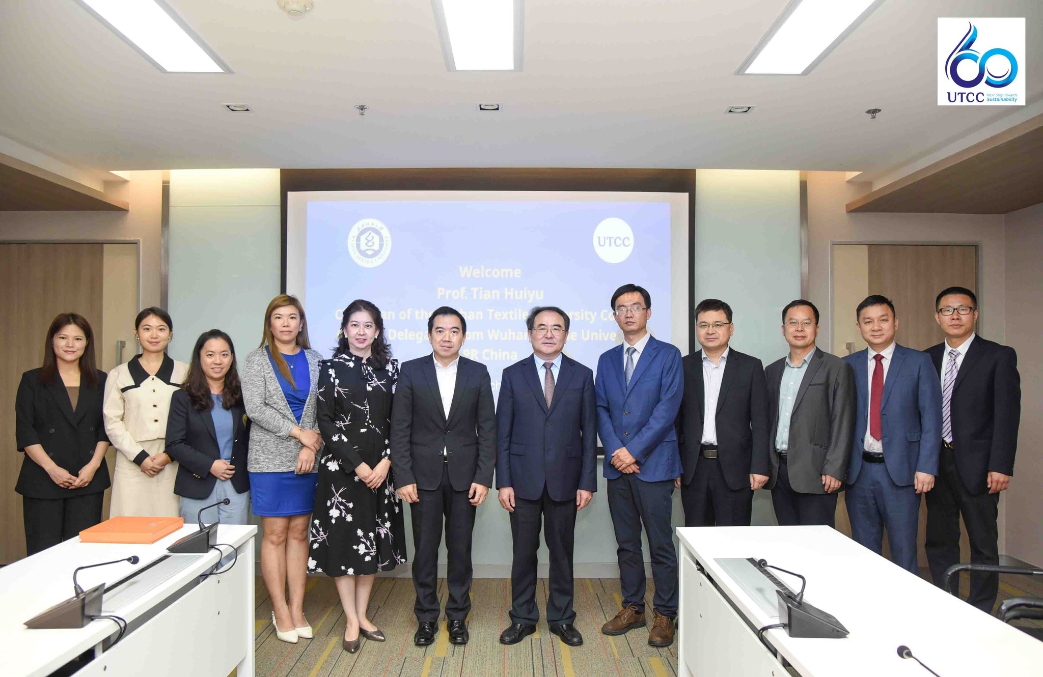 ดร.พีรพงษ์ ฟูศิริ รองอธิการบดีฝ่ายวิเทศสัมพันธ์ ให้การต้อนรับ Prof. Tian Huiyu, Chairman of the ...