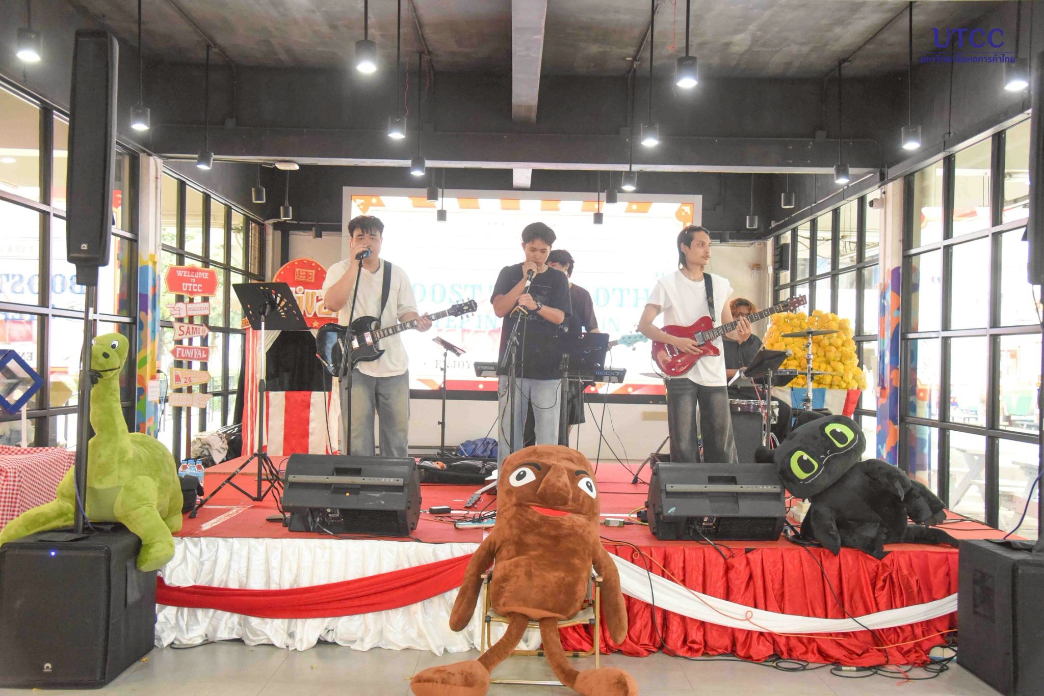 เปิดโลกกิจกรรม UTCC Boost the booth • step into the fun - มหาวิทยาลัย ...